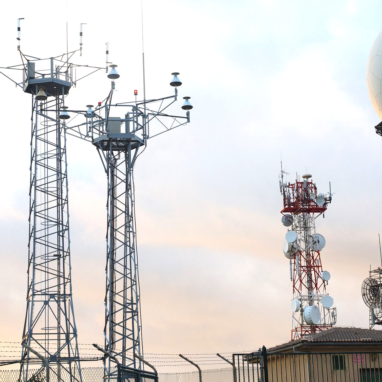 100-300 feet tall Galvanized Steel Self-support Lattice Tower for BTS ...