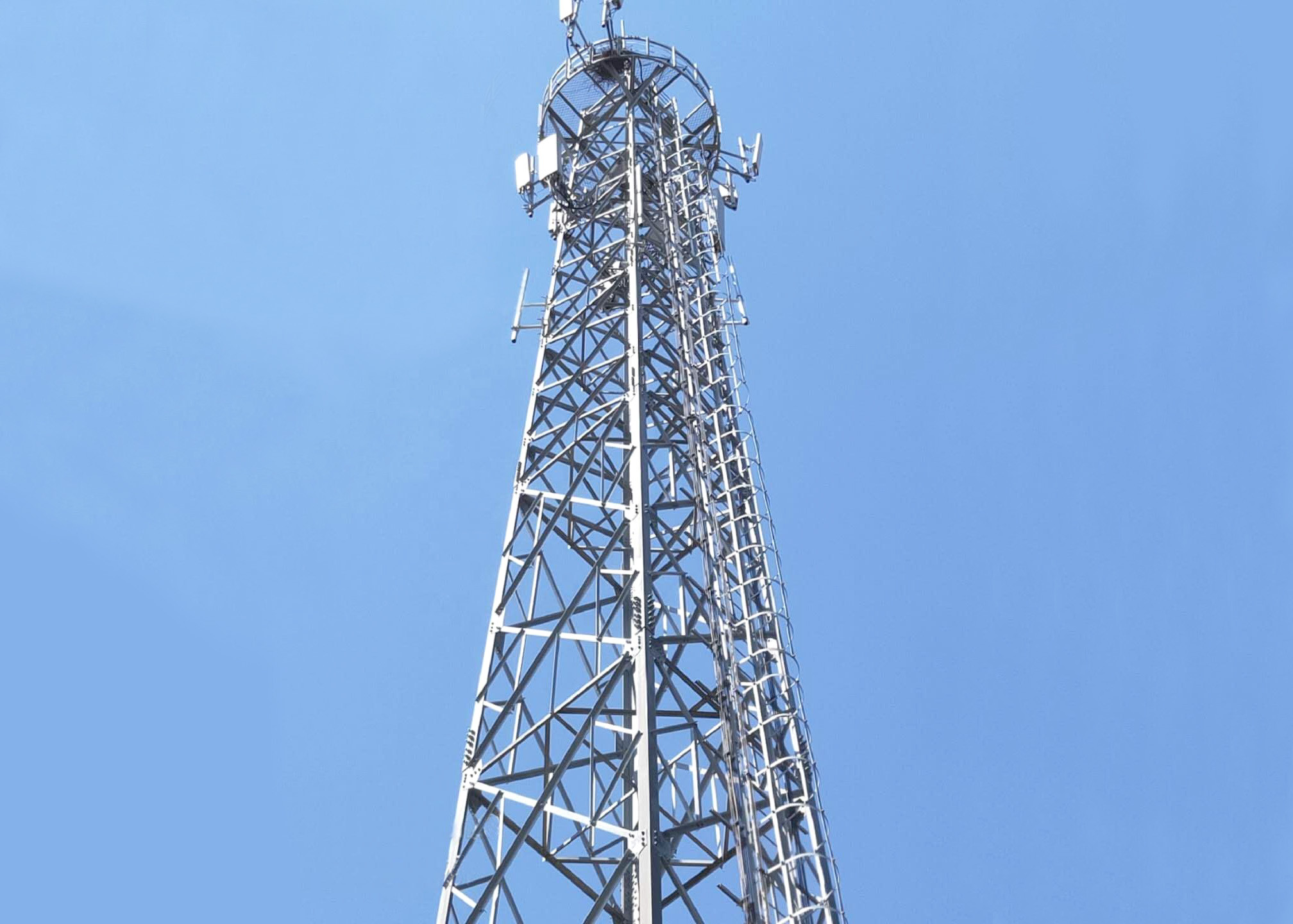70m High Angular Q345 Steel Communication Tower For Mounting FM GSM 5G ...