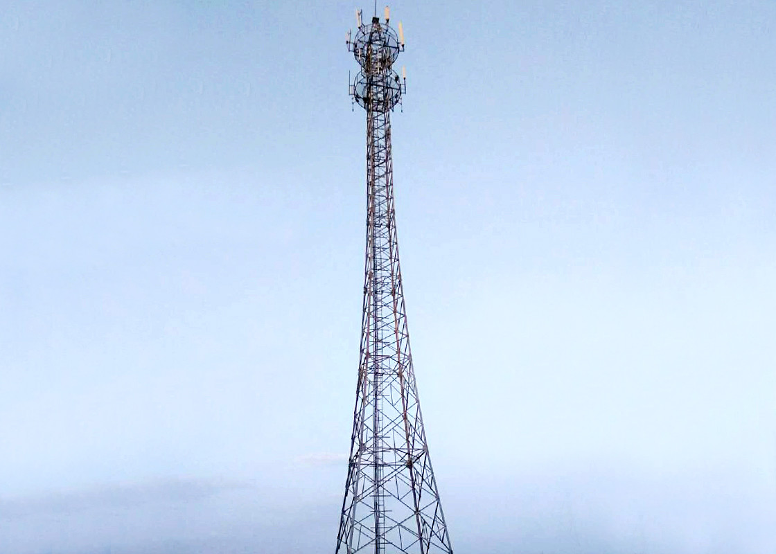70m High Angular Q345 Steel Communication Tower For Mounting FM GSM 5G ...